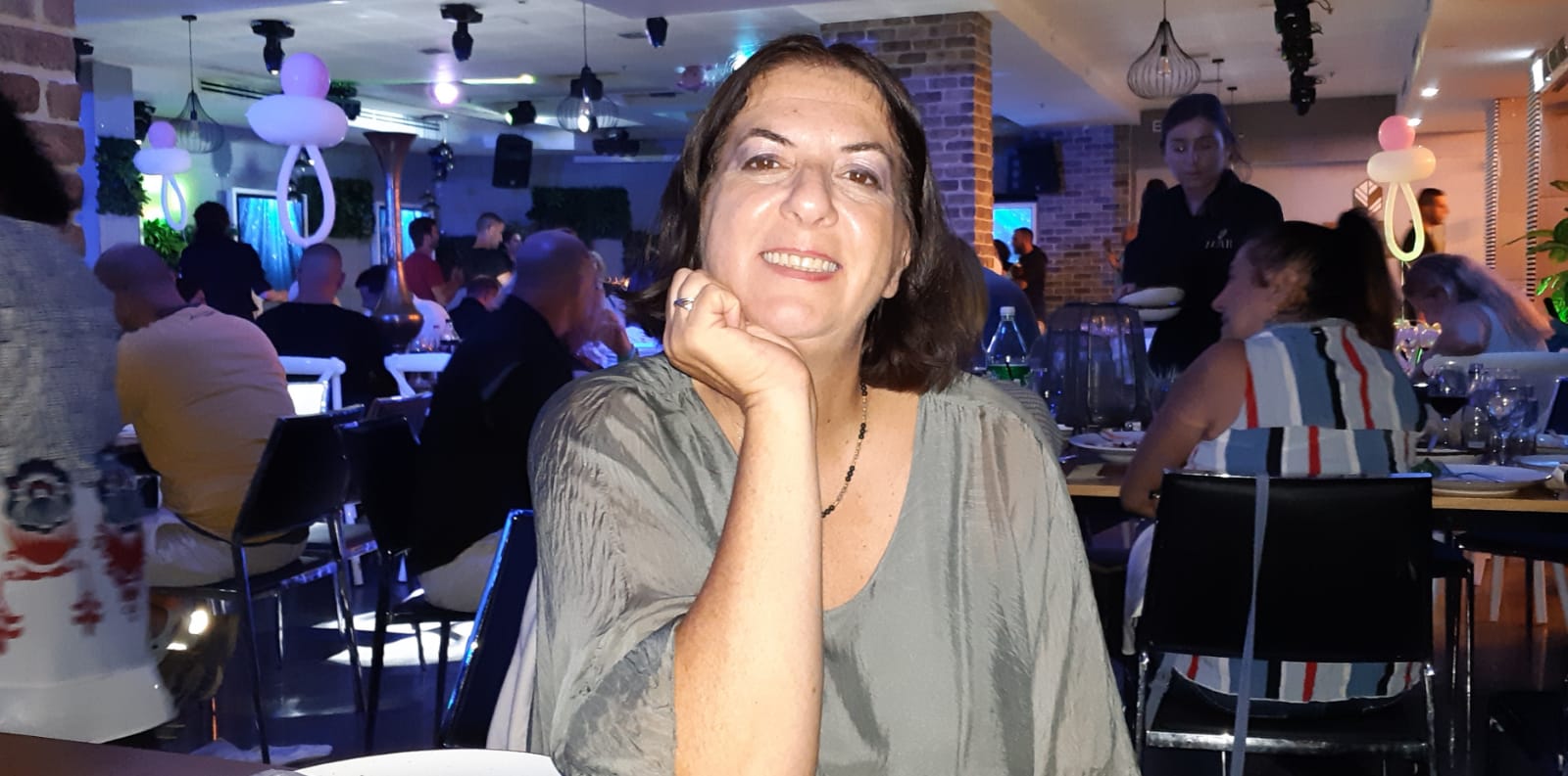 NILI HAZAN – colorful paintings gallery